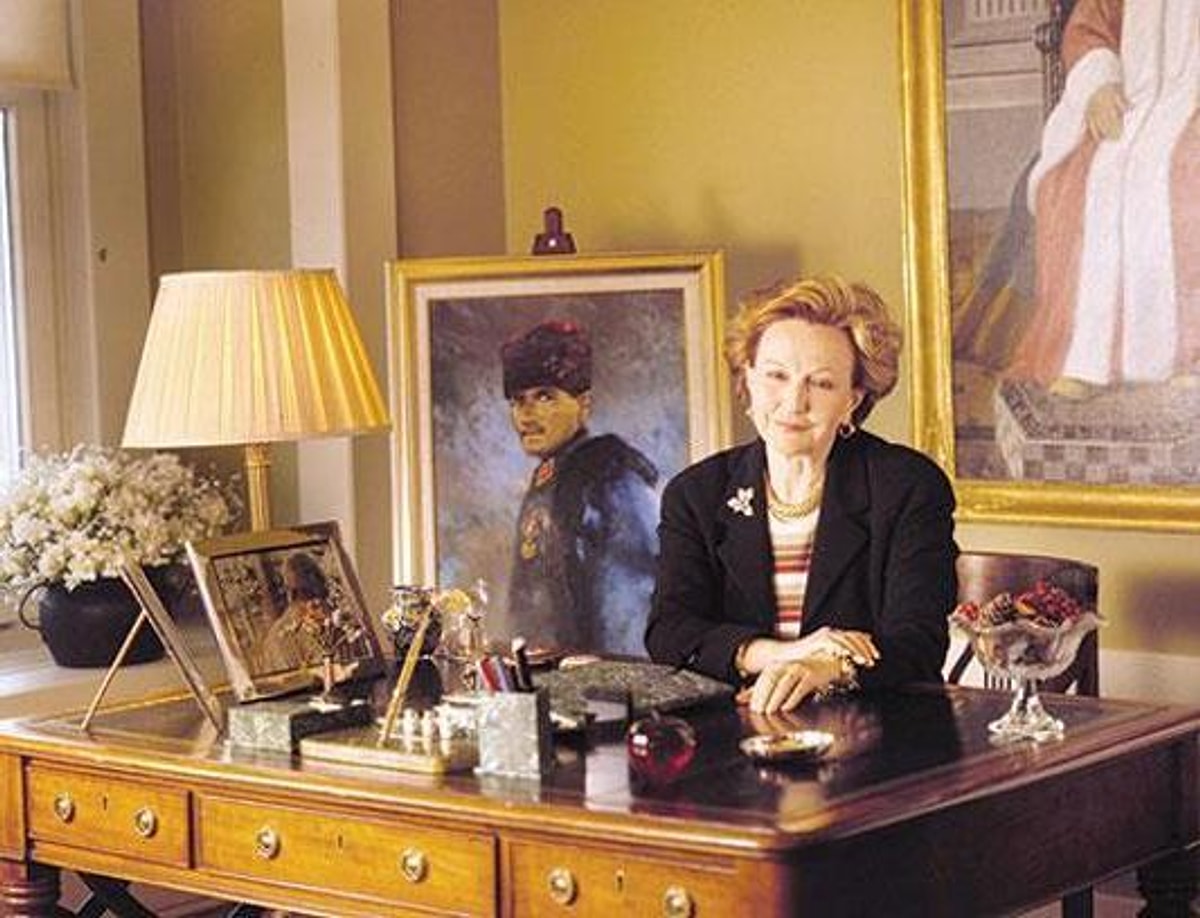 Emine Alangoya Kimdir? İş İnsanı İnan Kıraç ile Evlenen Emine Alangoya ...