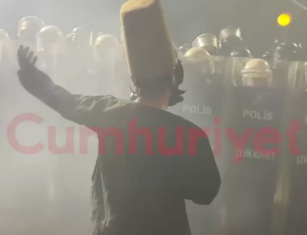 Gaz Maskeli 'Semazen' Protestosu - Onedio