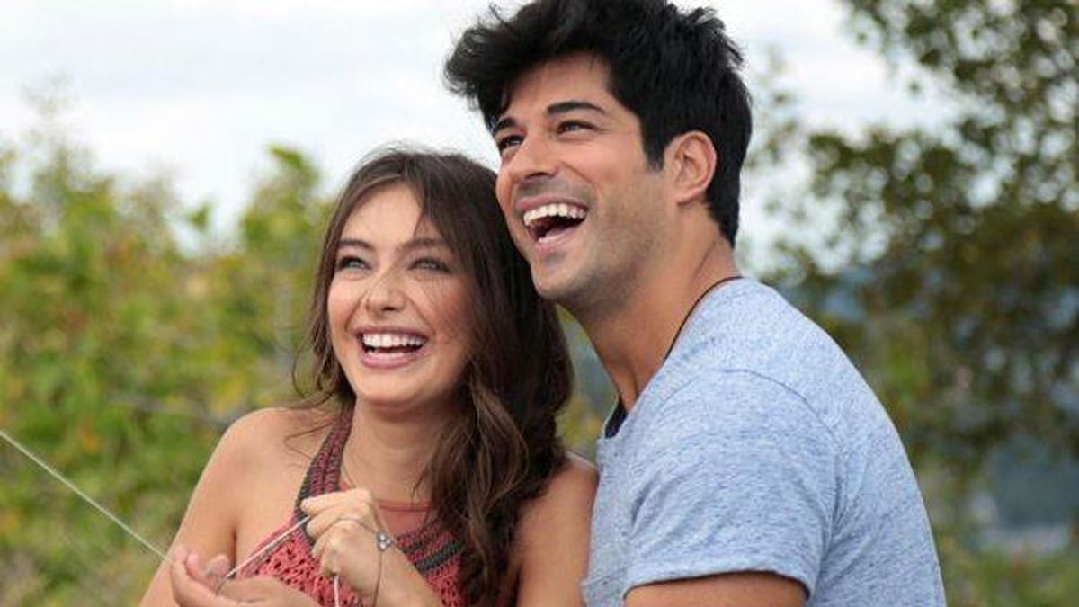 Kara Sevda Konusu Nedir, Oyuncuları Kimler? - Onedio