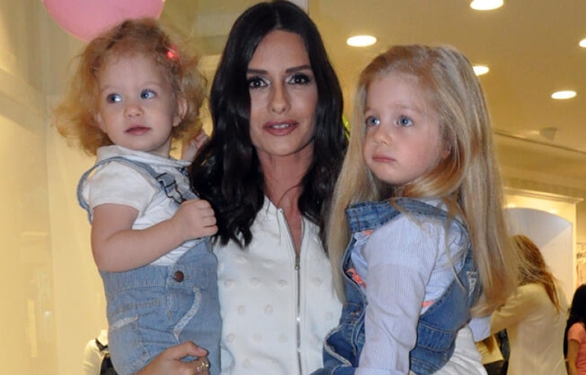 Yasemin Özilhan'ın Kızı Emine Kocaman Olmuş! - Onedio