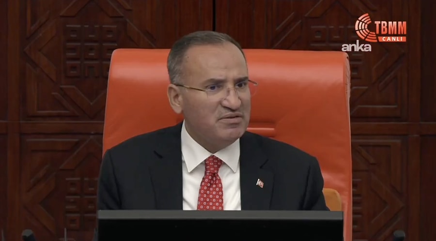 Bekir Bozdağ Kahkaha Atan AKP'li Vekili TBMM'den Kovdu - Onedio