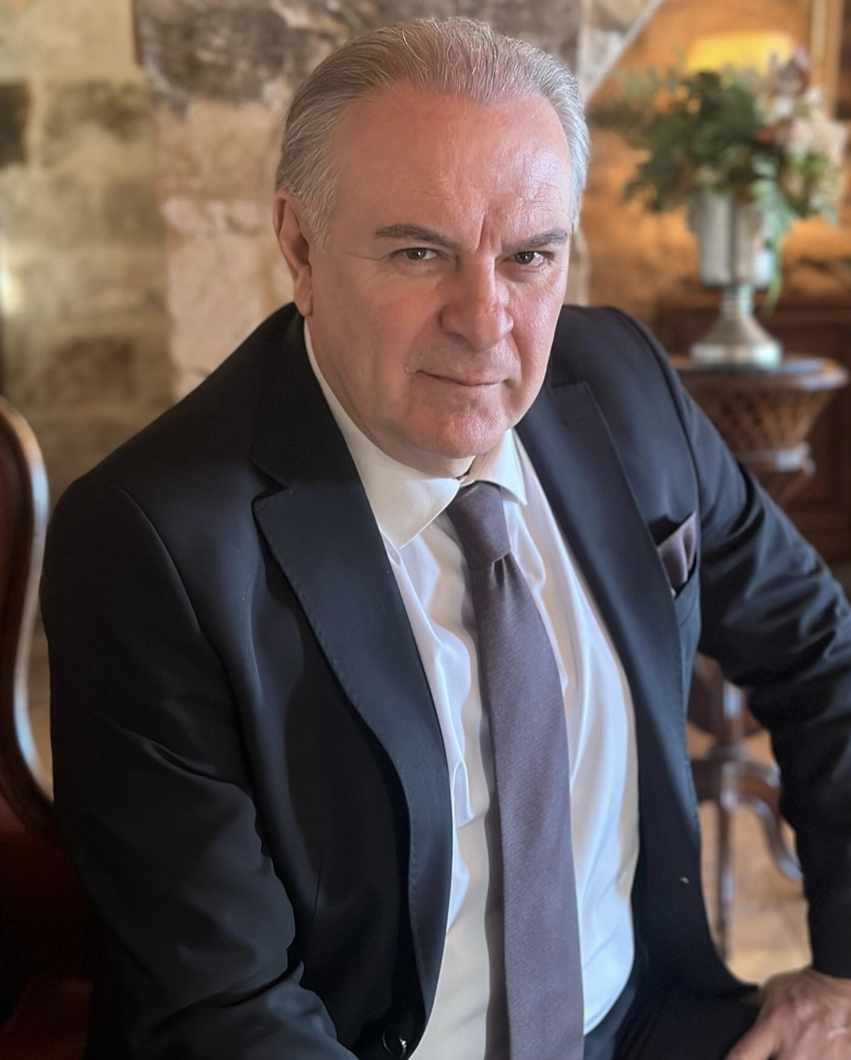 26 Yaş Küçük Aşkıyla Evlenen Burak Sergen'in Olay Değişimi! - Onedio