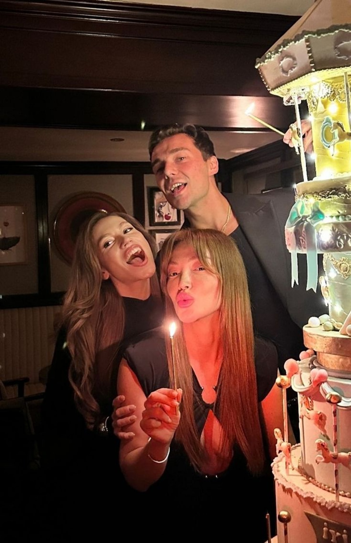 Duygu Özaslan'ın Beğendiği Danla Bilic Göndermeli Olay Yorum - Onedio