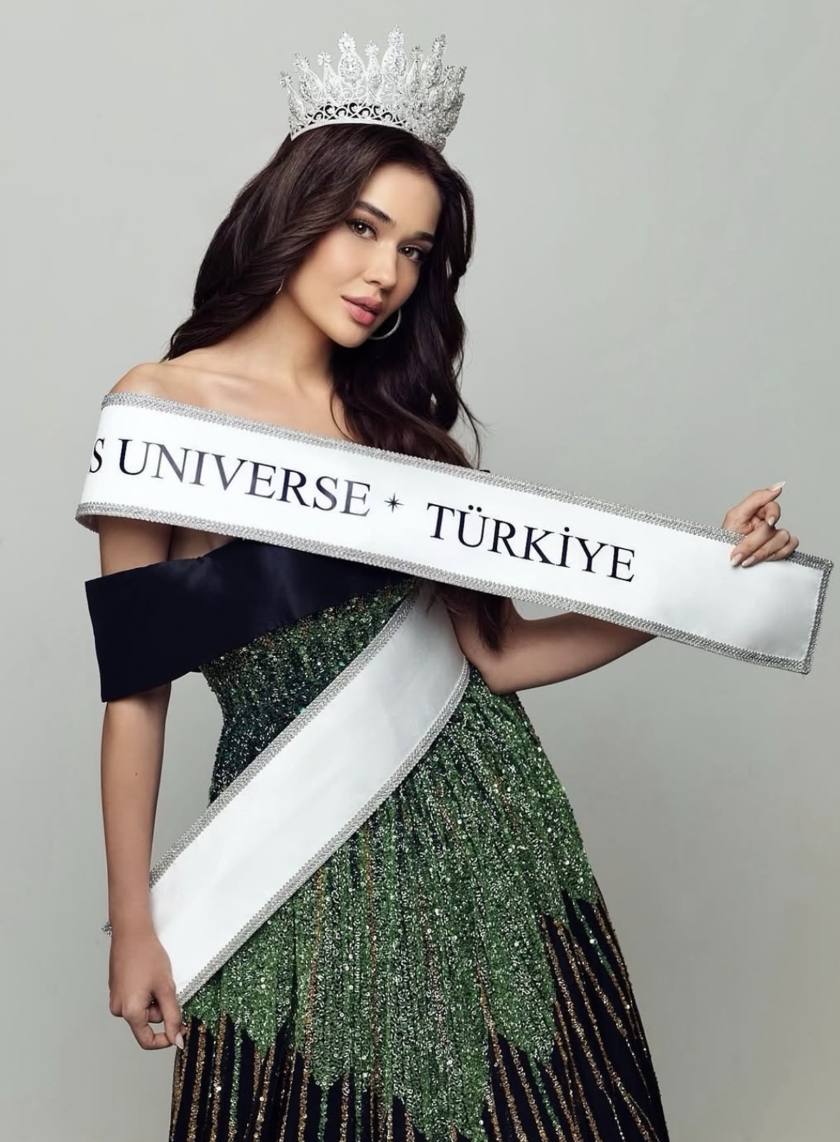 Ceren Arslan'ın Miss Universe'te Ekipsiz Yarıştığı İddiası - Onedio