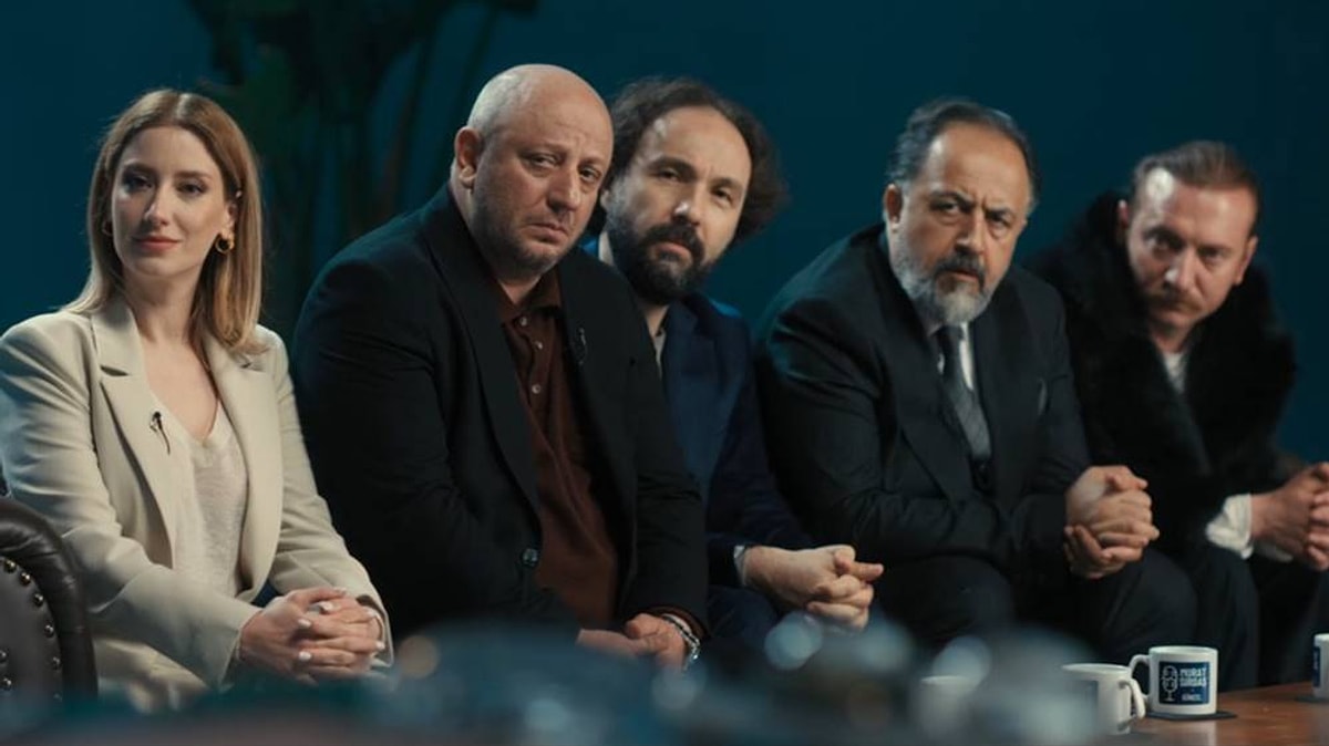 Ali Atay, Hazal Kaya Dizi Setinde Küsme Anısı - Onedio