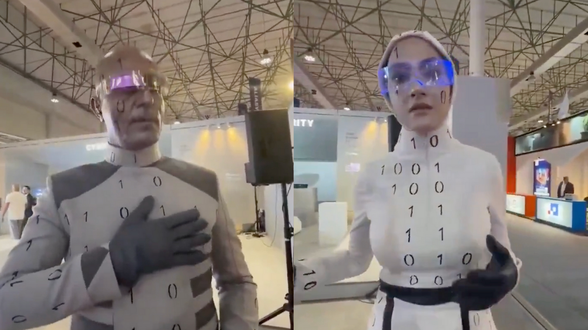 Humanoid Robots Shown at Fair Turn Out to Be Human - Onedio