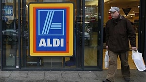 Aldi'nin Kurucusuna Mezarı Başında Dua Etti - Onedio